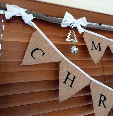 Stylish Settings: Merry Christmas Burlap Bunting