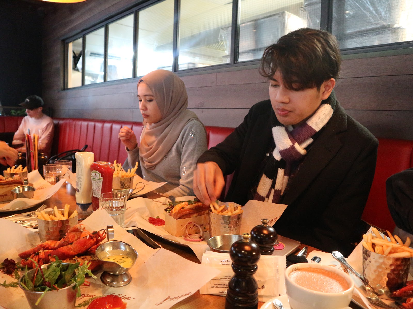 Menikmati Keenakan Lobster Di Burger and Lobster - Azie Kitchen