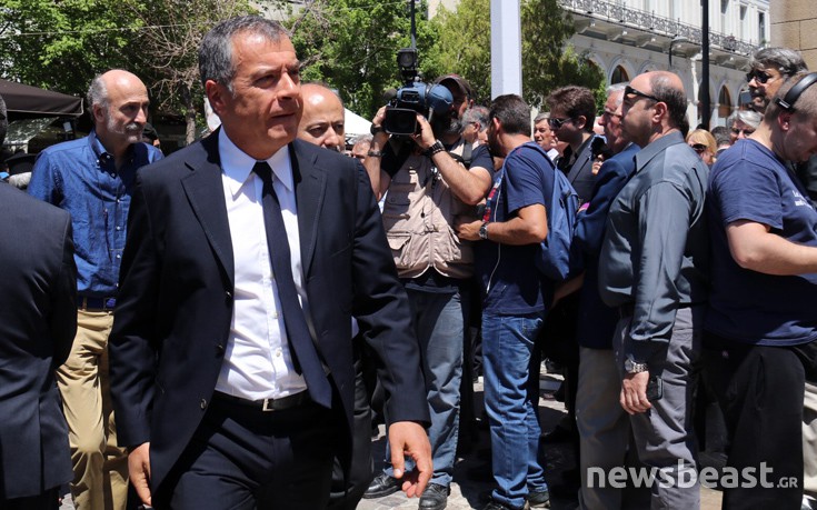 ΠΡΕΖΑ TV ©: Όλη η εγχωρια διαπλοκη παρηλασε στη κηδεια του Κωνσταντινου ...