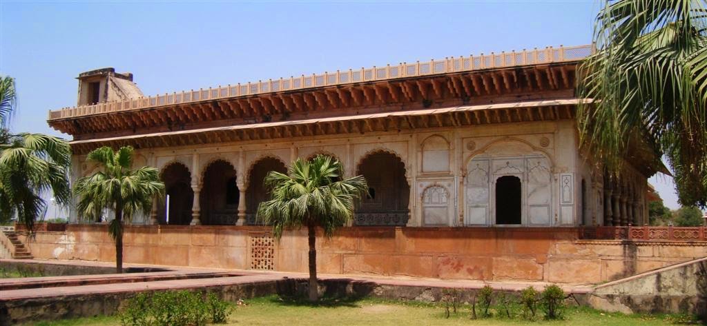 Deeg Palace - the water world