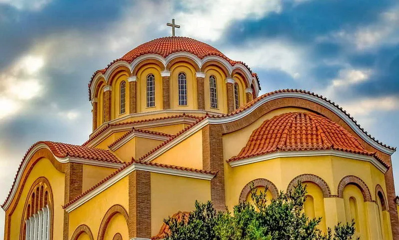 Εκκλησία διαλεγομένη - Εκκλησία εγκλωβισμένη