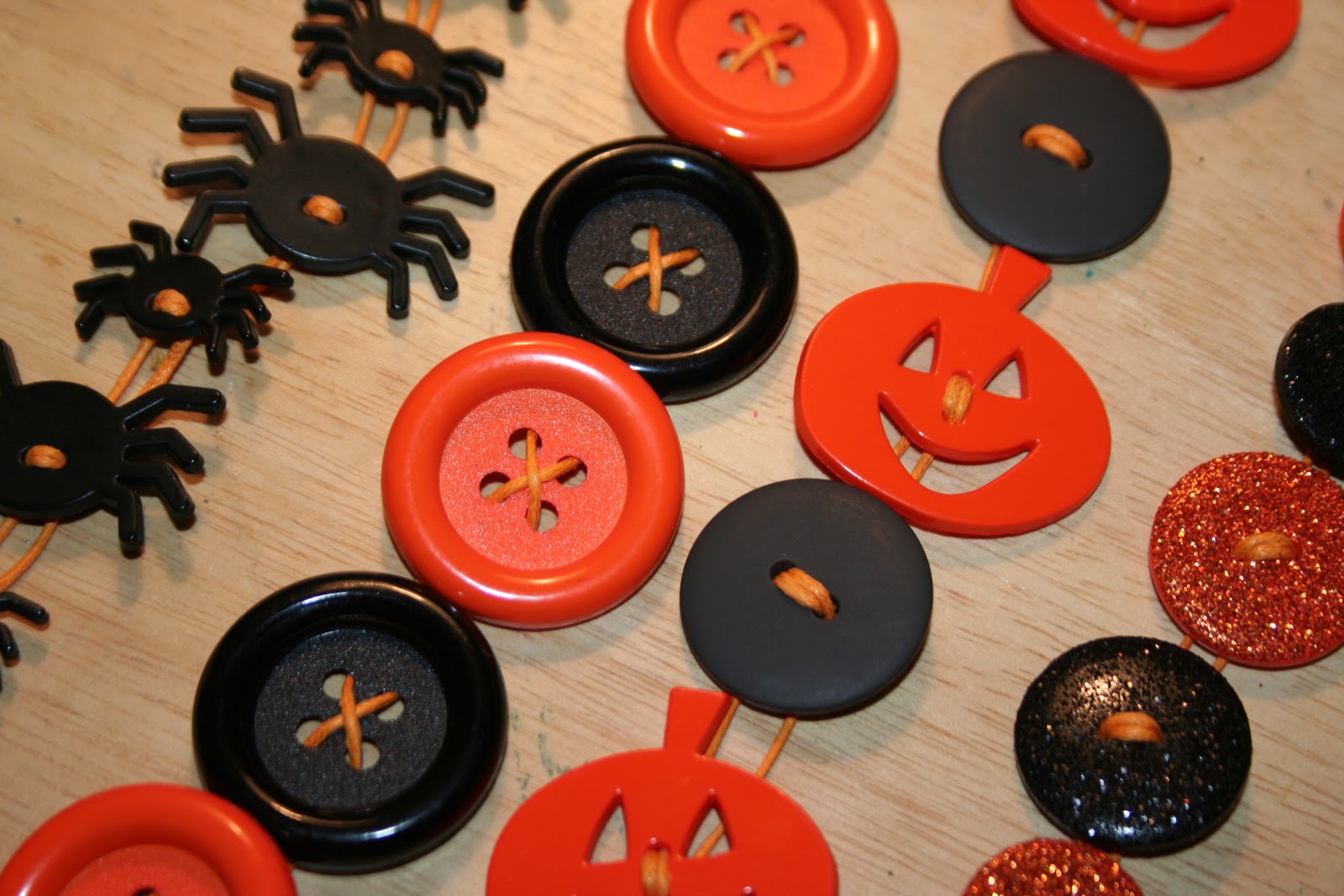 Vitamin C... A Daily Dose of Creativity: Halloween Button Bracelets