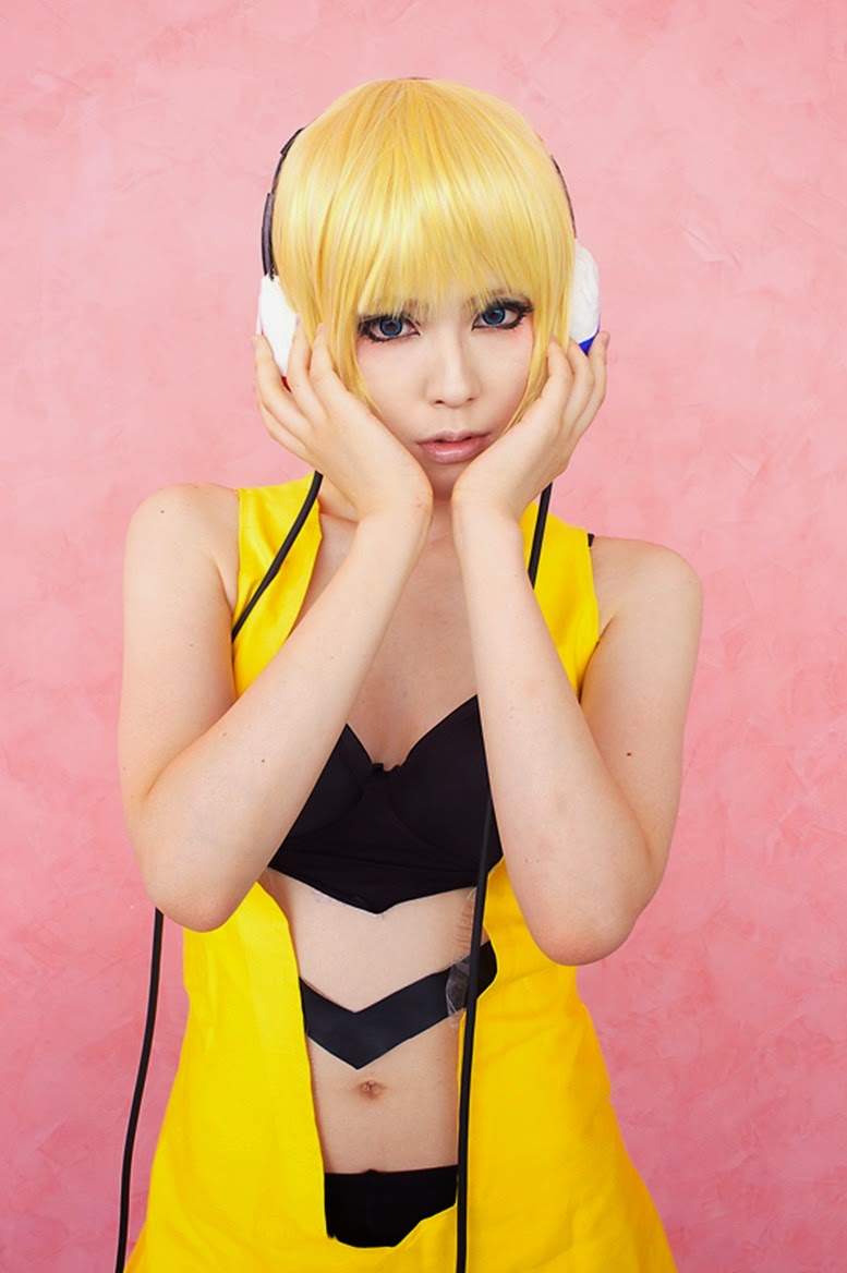 Elesa Cosplay by Natsu - CosplayPop