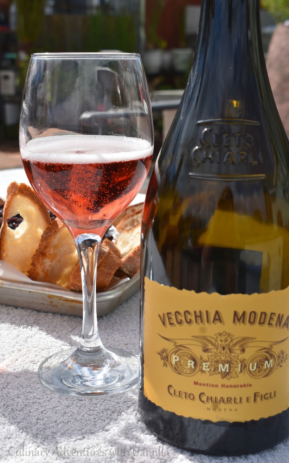 Every Wine Deserves a Second Look: Warmed Brie with Mulberry Chutney ...