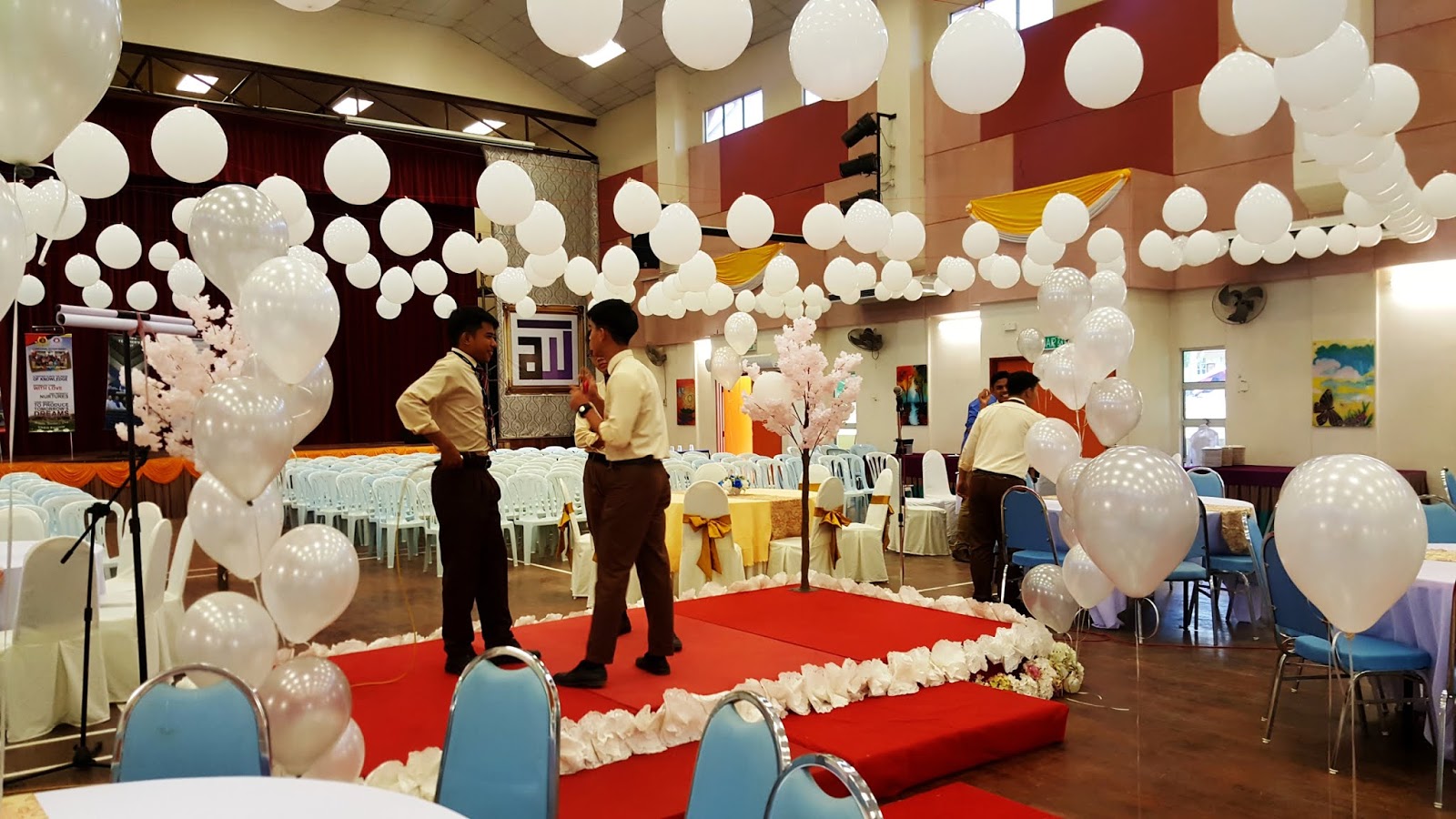 azmi belon : WHITE BALLOON DECO SRI PETALING