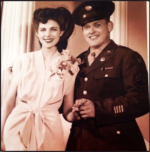 Wartime Marriage: Lovely Photos of WWII Soldiers With Their Brides ...