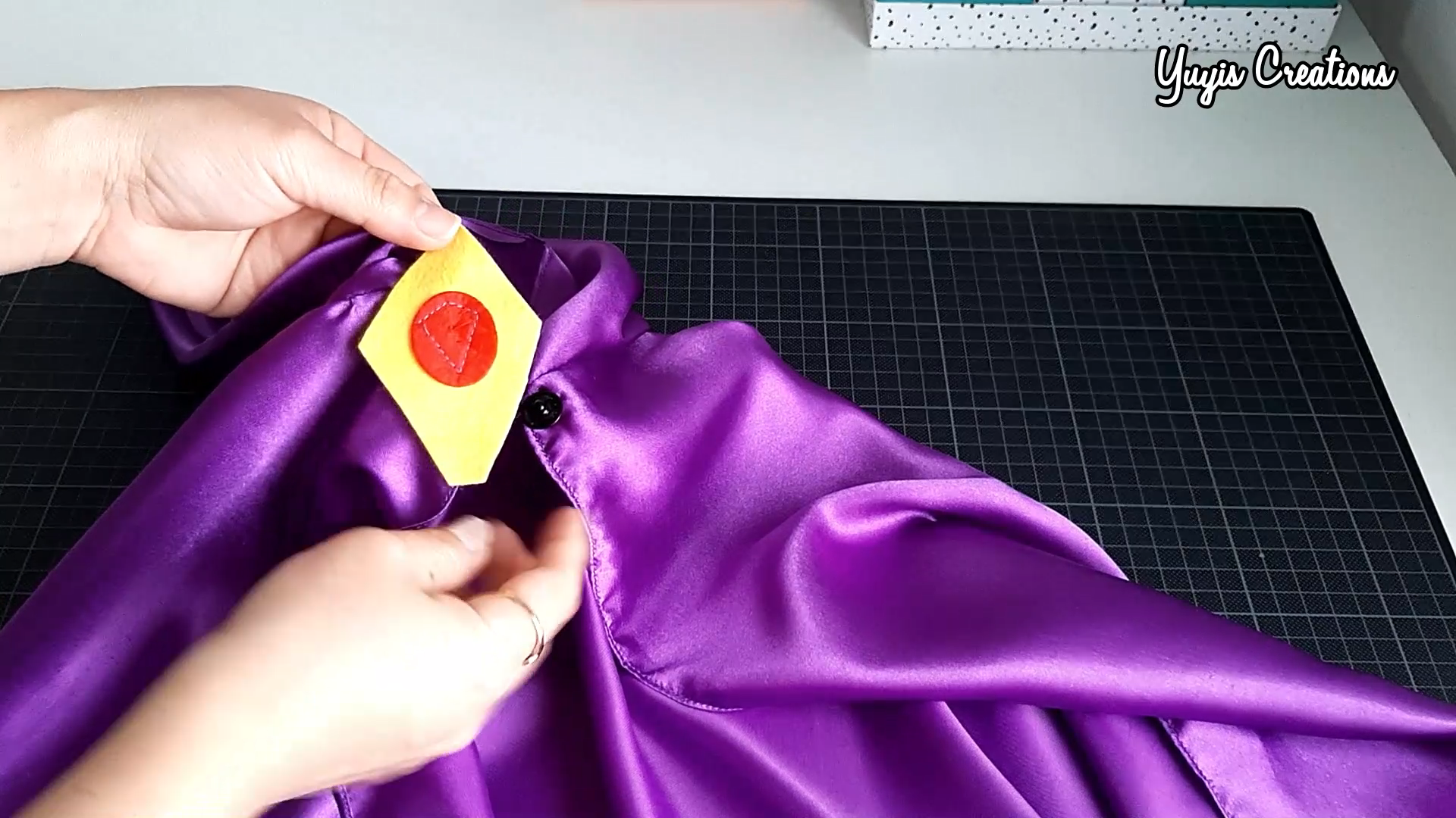 Yuyis Creations: Capa de Raven de los Jóvenes Titanes.