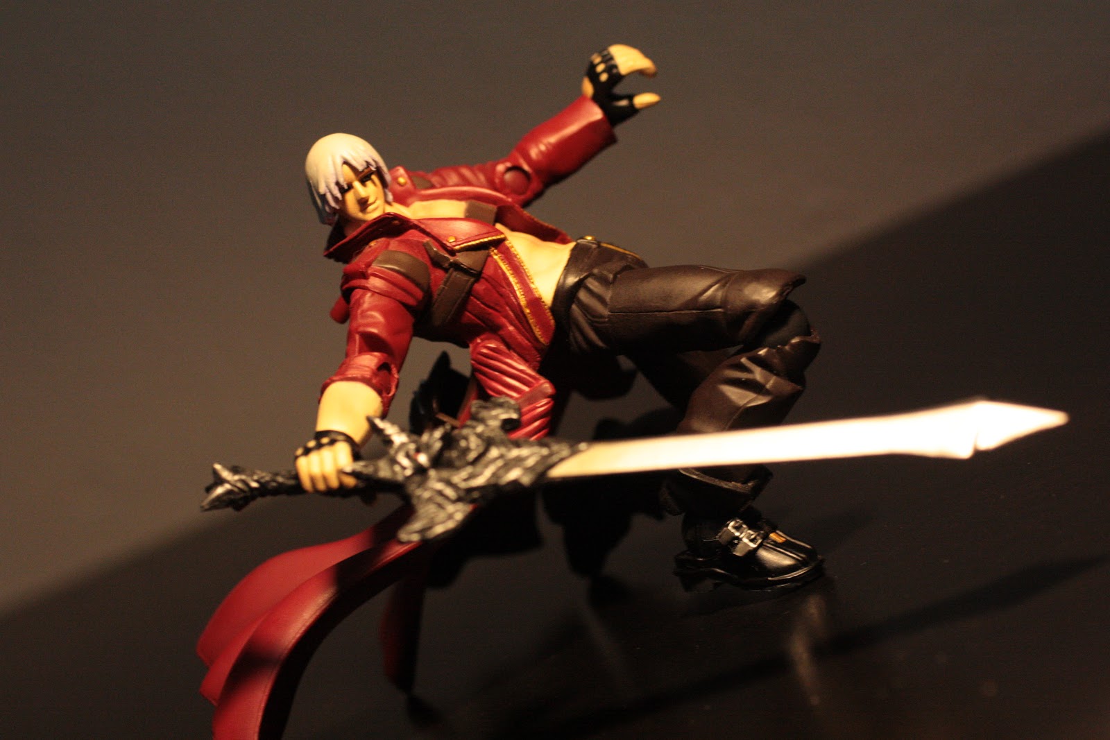 Firestarter's Blog: Toy Review: Revoltech Devil May Cry 3 Dante