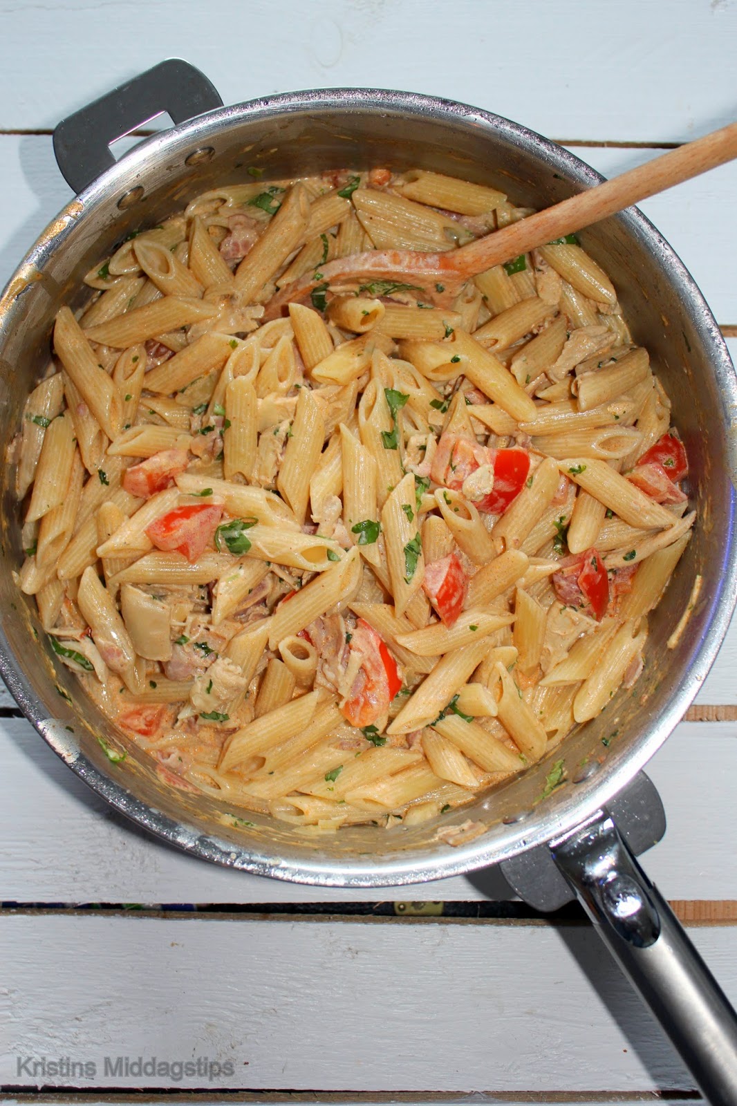 Kristins Middagstips: Kremet penne med kylling, bacon & tomat