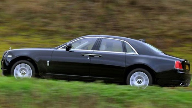 Conheça o Ghost: o Rolls-Royce popular