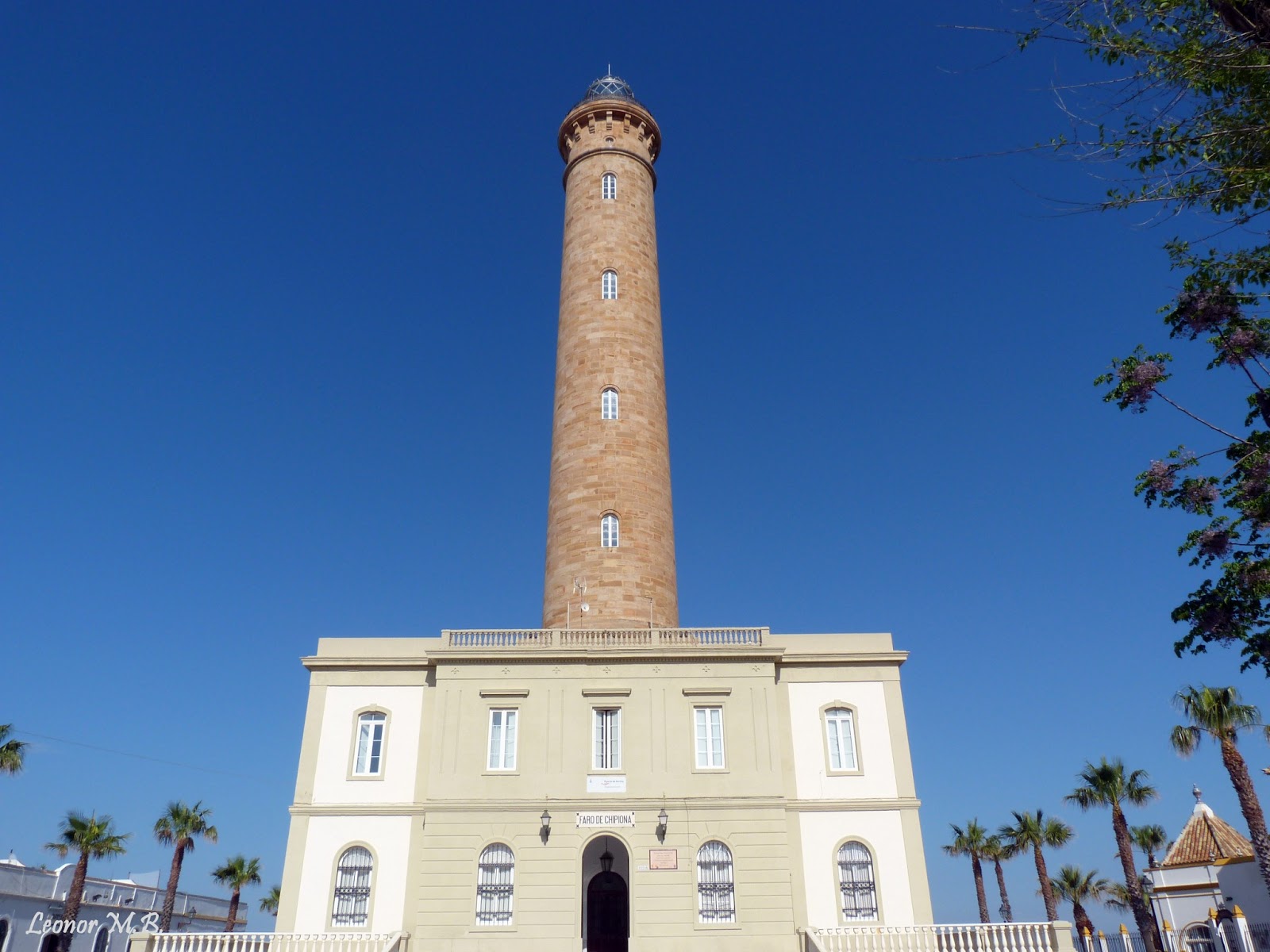 PLAYA DEL CASTILLO: FARO DE CHIPIONA