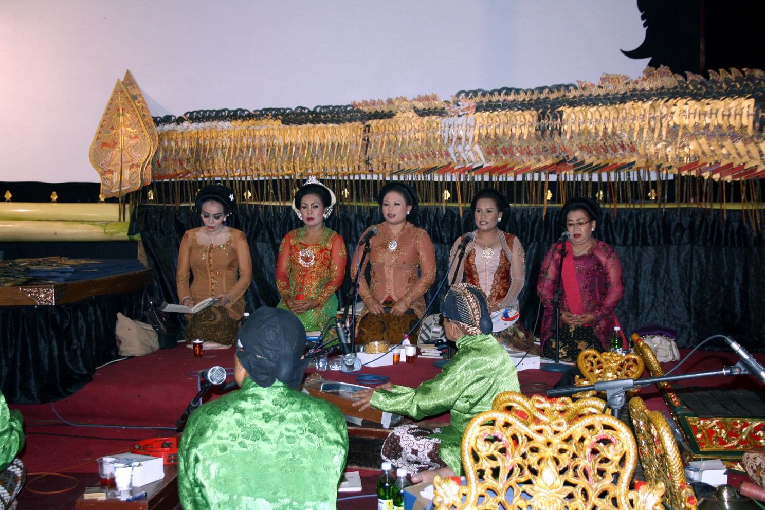 seni budaya & tokoh karakter: Tokoh Wayang Raksasa Yang Berbudi Luhur