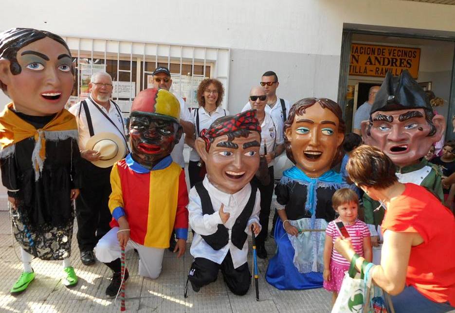 Asociación Cultural "Os Chufladors": Otro año más con los cabezudos del ...