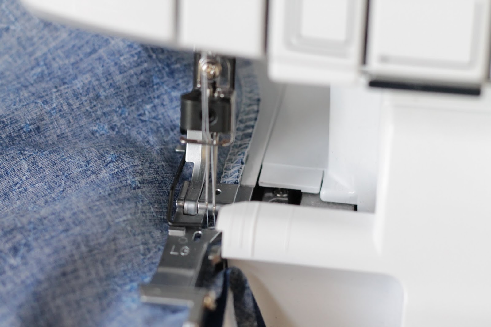 Make It Handmade: Tutorial: Super Simple Serger Ruffles