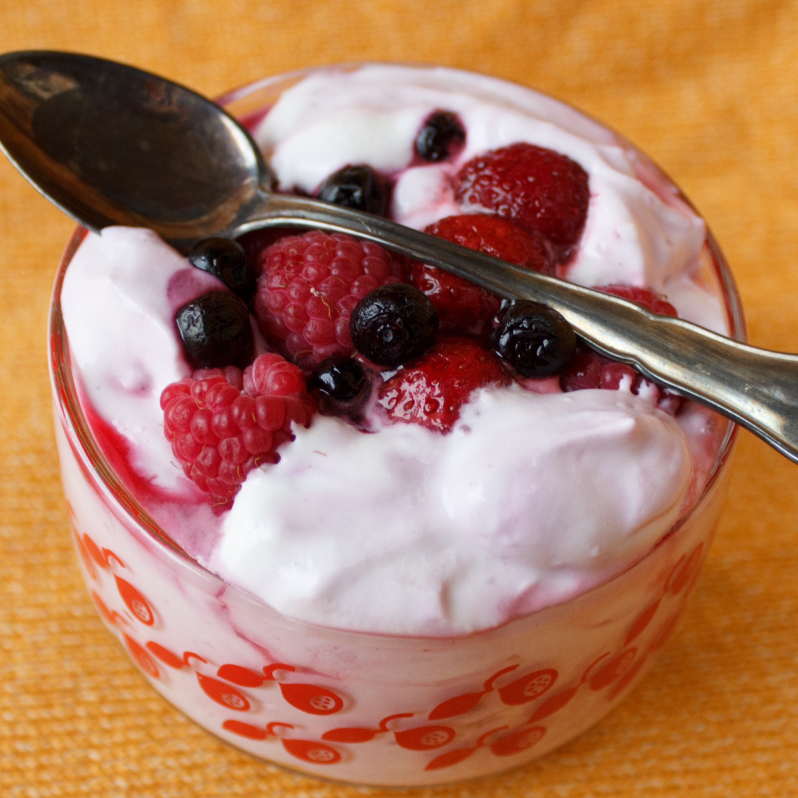 Kamomillan konditoria: Rahkaa ilman maitoa