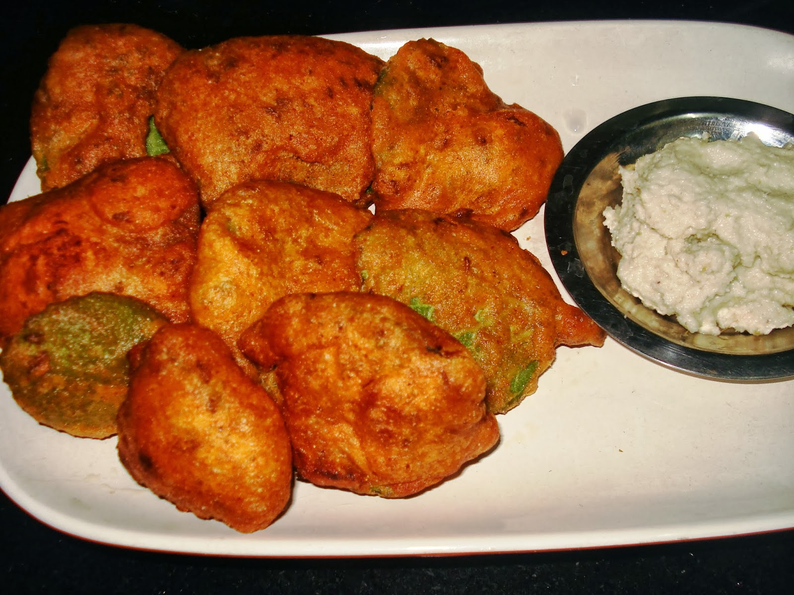 ಅಡಿಗೆ - Adige: Dodda Patre (Sambar Balli) Leaf Bajji.
