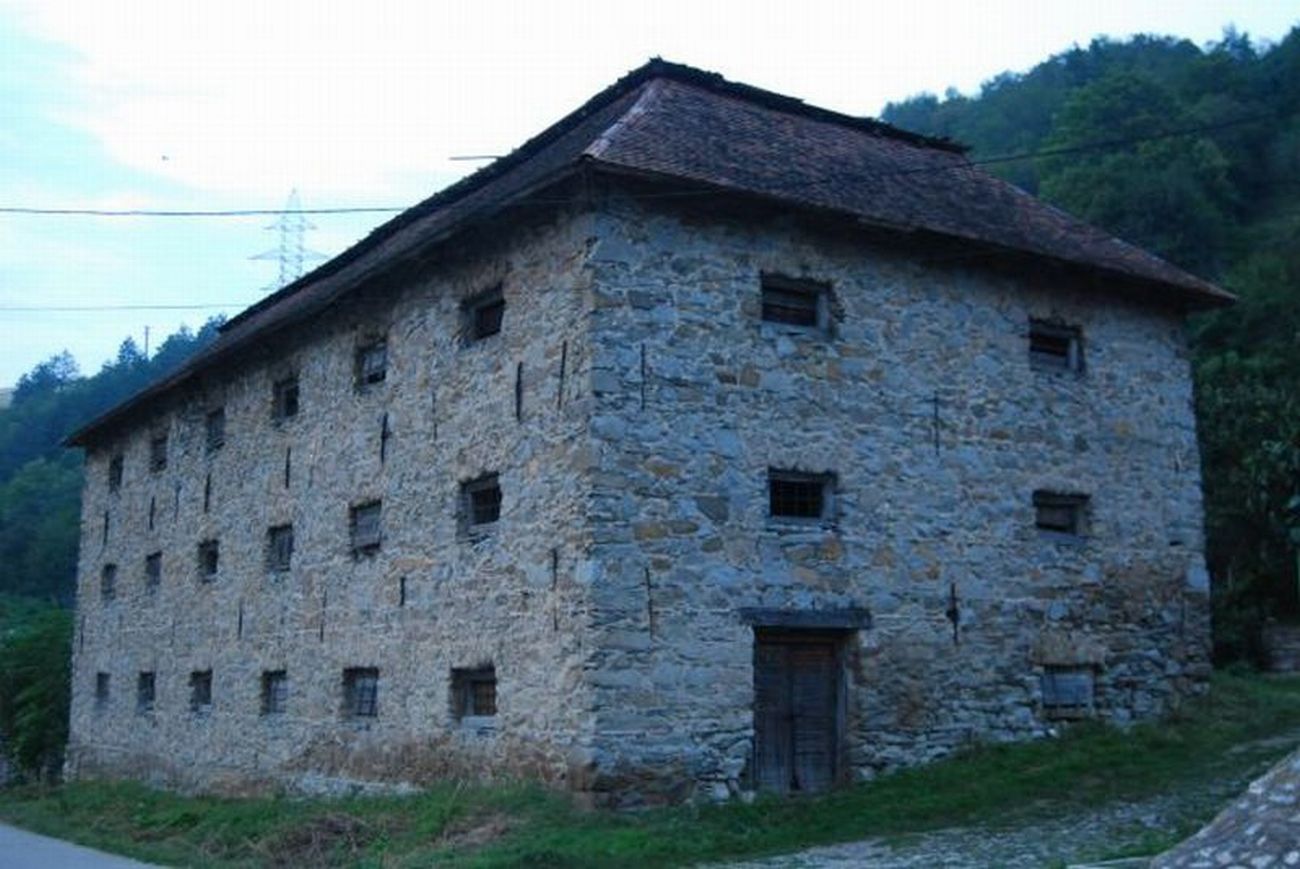 undeva la mijloc: Sasca Montană - La Moara Veche