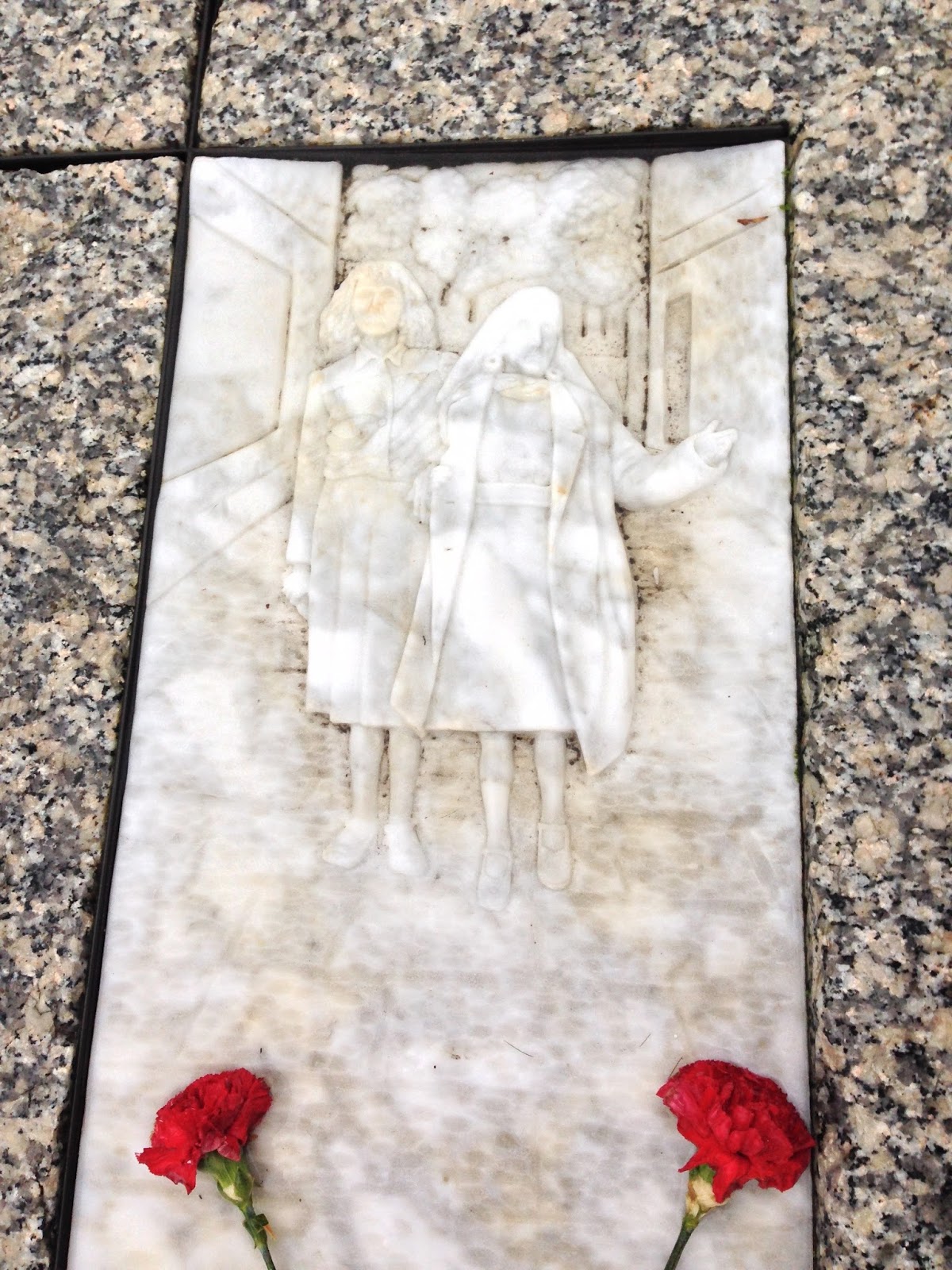 Palabras da man ao corazón: Epitaphs (VIII): Posthumous Letters in Santiago