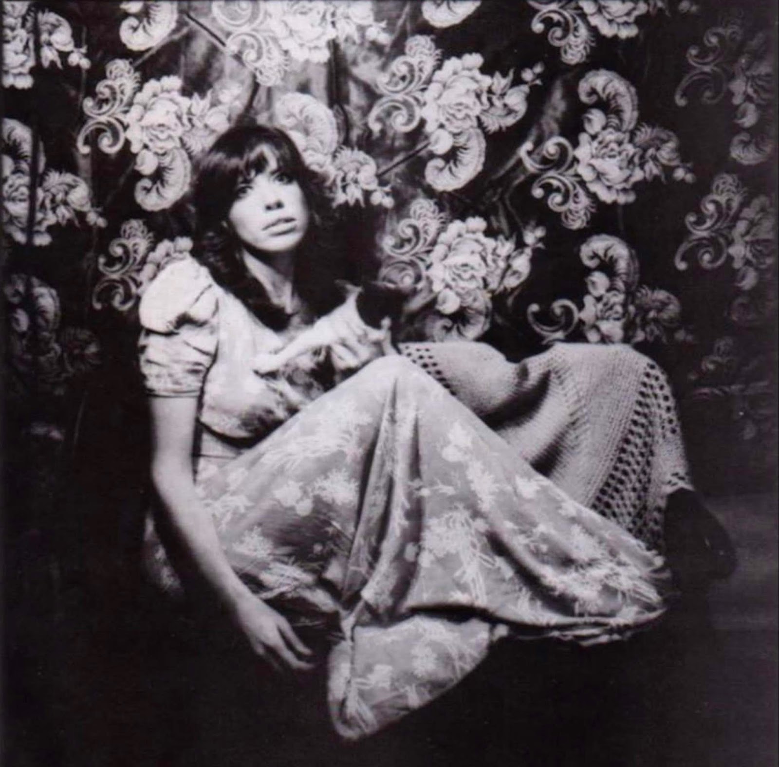 Carly Simon - Album Covers: Carly Simon (1971)