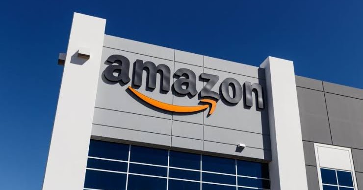Amazon Workforce Hits 500,000 in U.S., 798,000 Worldwide - Brand Icon Image