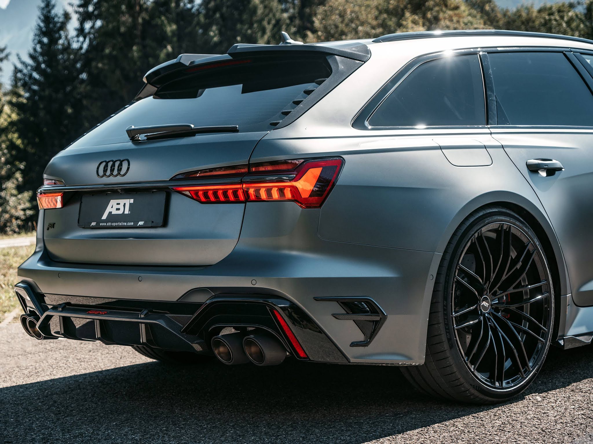 Audi RS6 Avant ganha mais esportividade com rodas de 22 polegadas