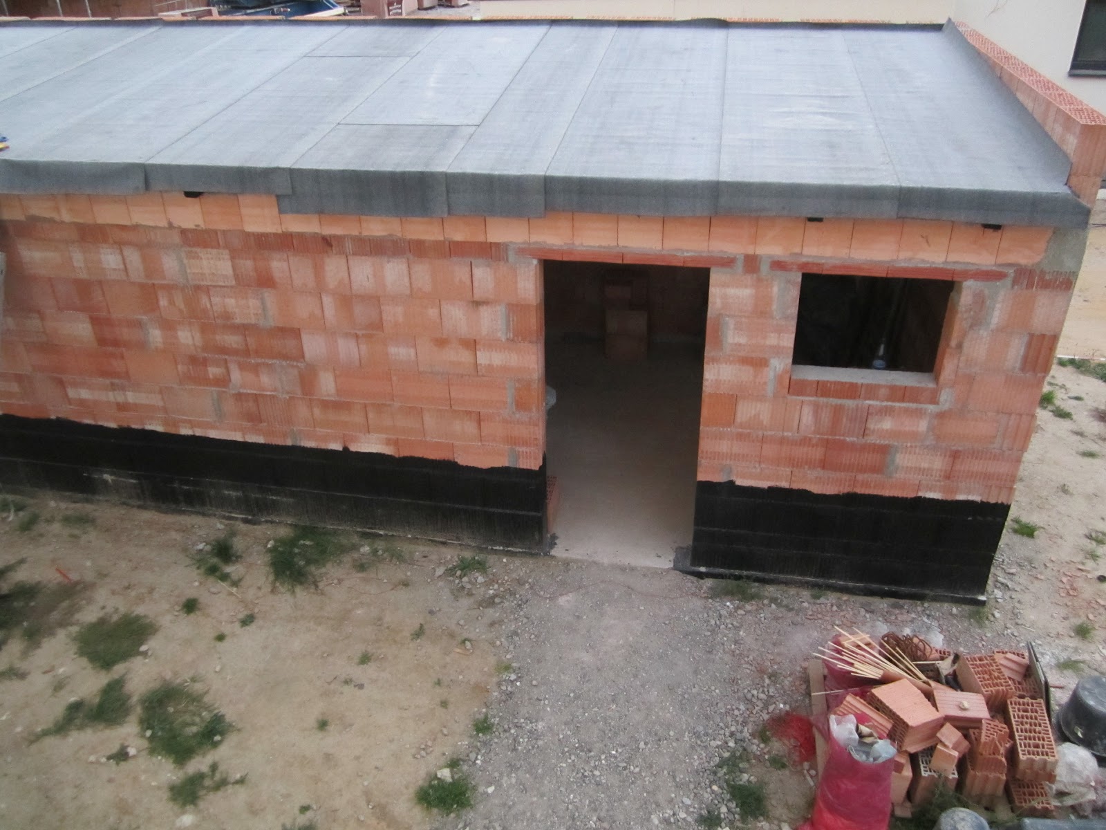 Unser Hausbau: Garage in Eigenleistung: "Dachpappe" angenagelt