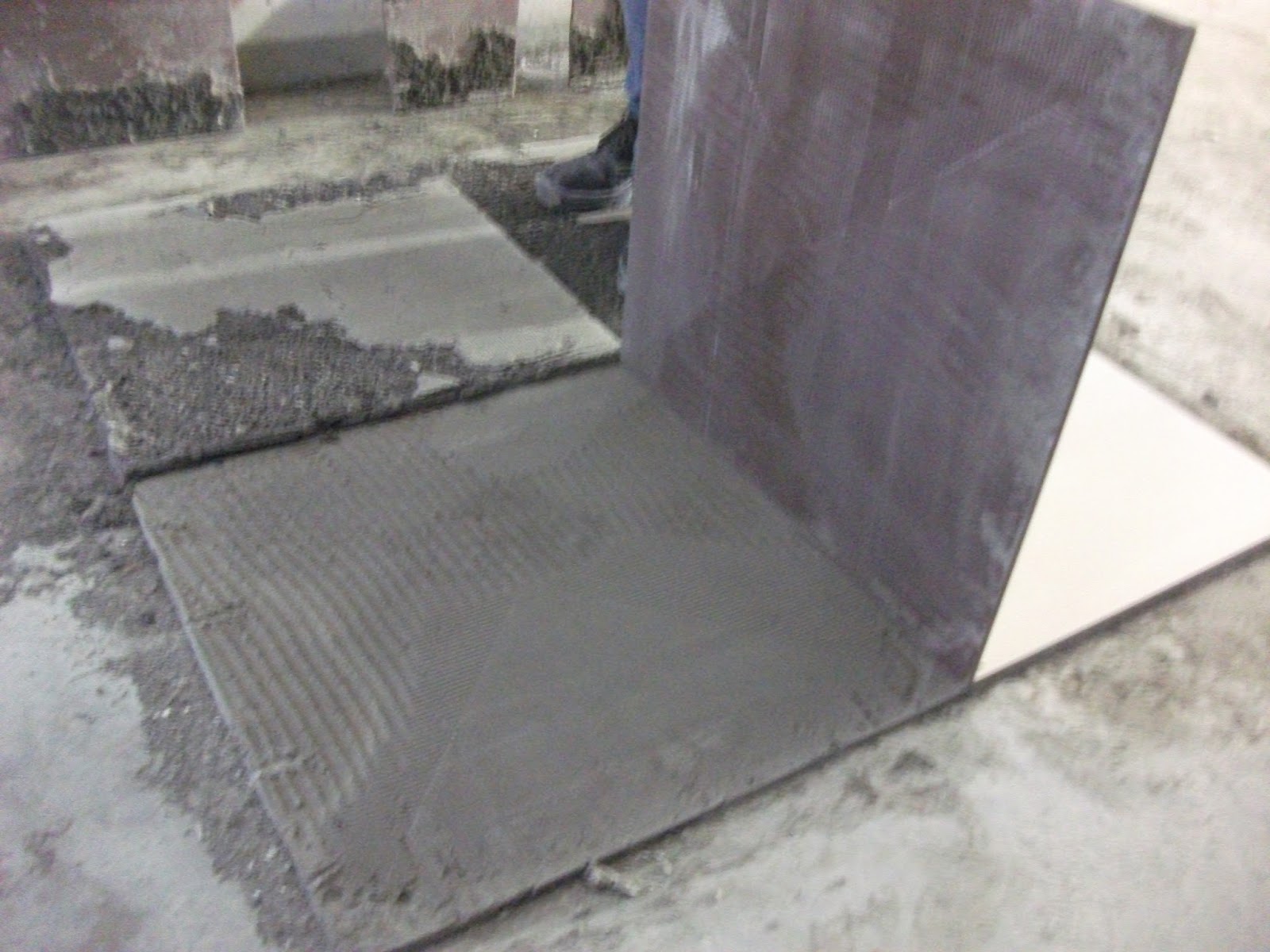 BUILDER'S JOURNAL: TILE INSTALLATION: NOTCHED TROWEL COMB TECHNIQUE