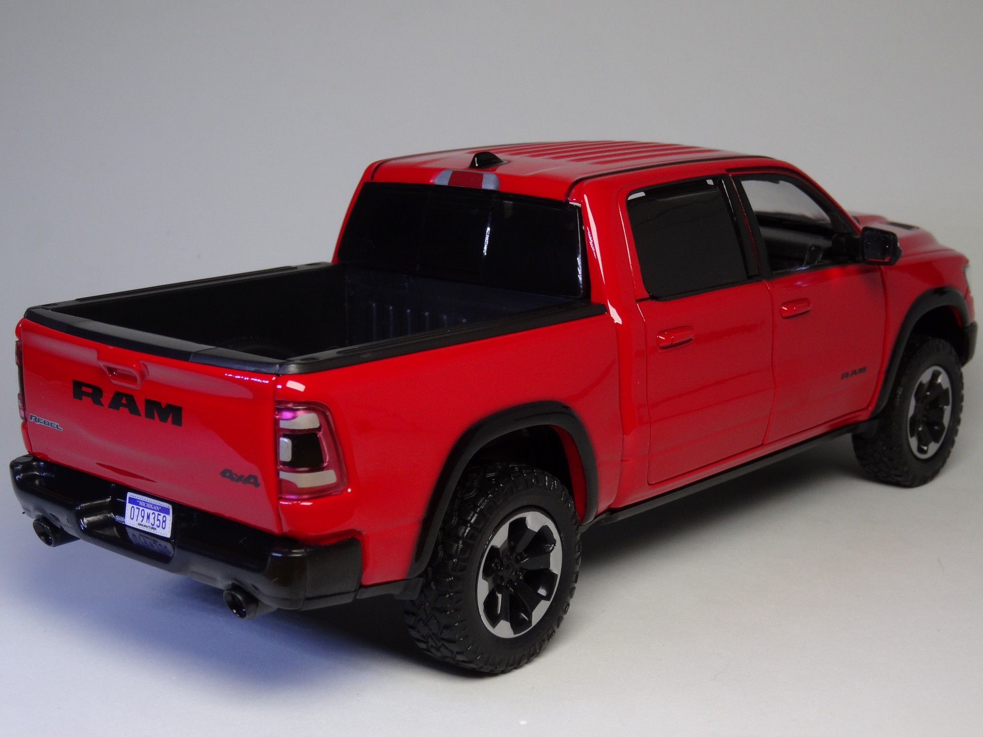 Modelli diecast 1:24 e dintorni: American pickup by Motormax