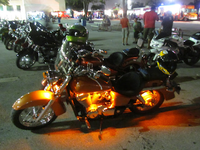 LA RESPUESTA ESTA EN EL CAMINO: Noche de motos en Miami