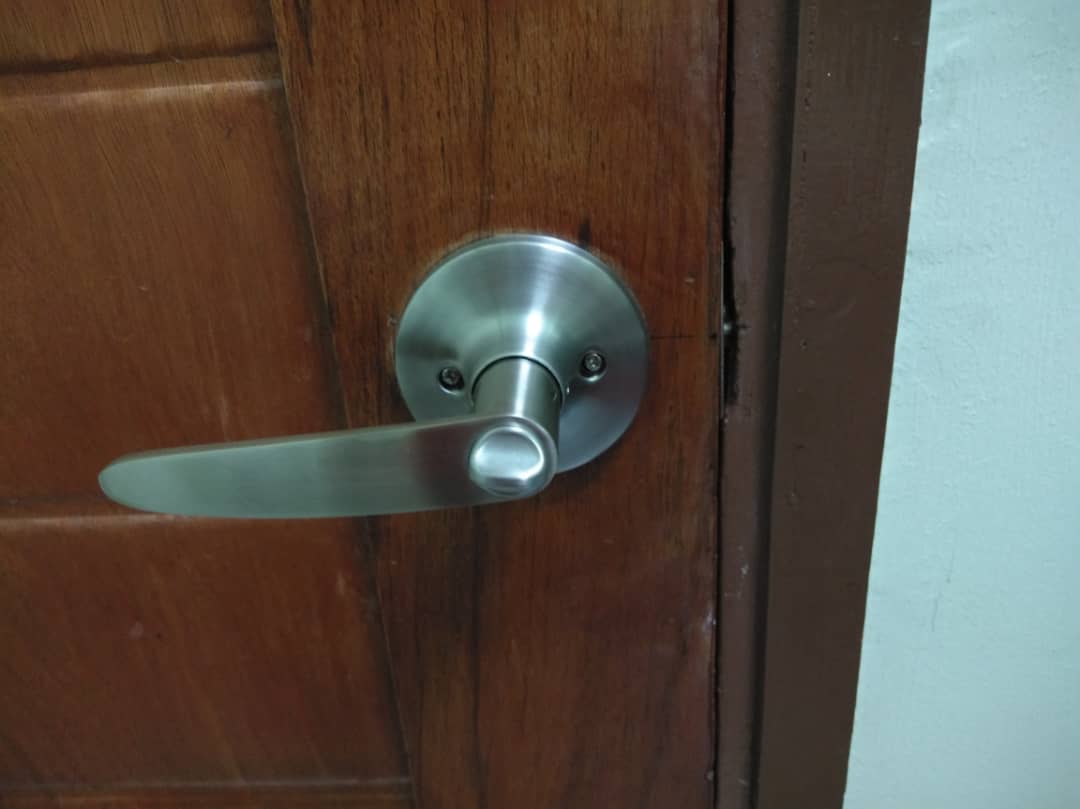 Cara Mudah Pasang Lock Pintu - Azwar Syuhada