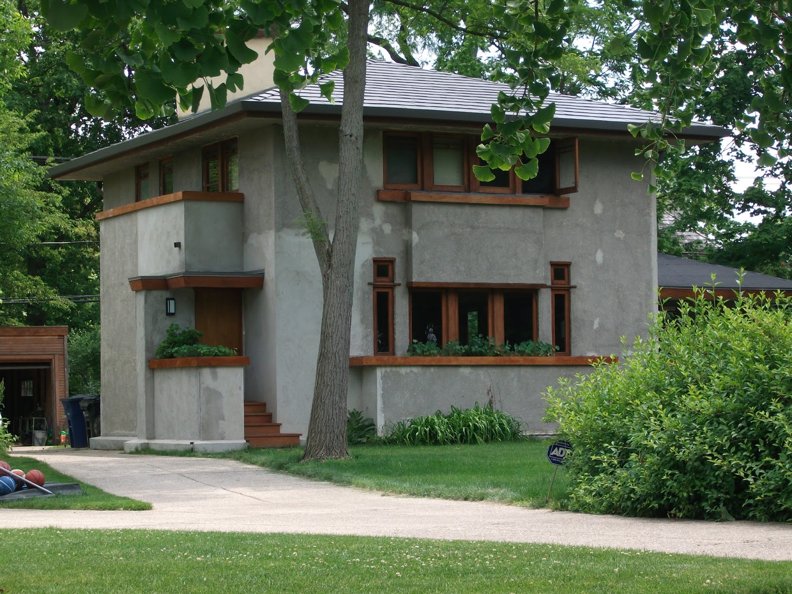 In Search of Frank Lloyd Wright: Finch House (aka Ross House)