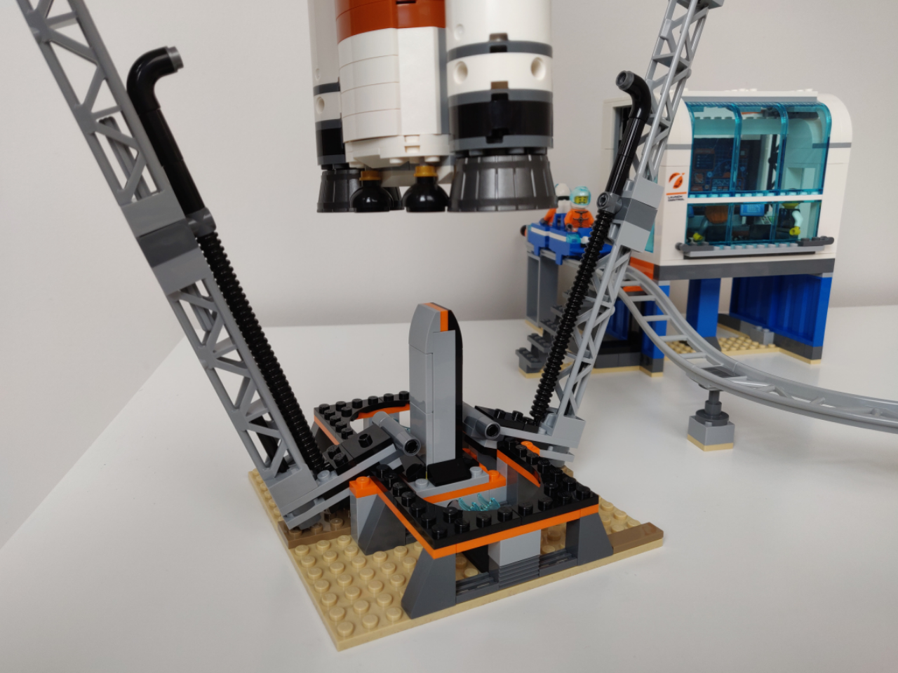 REVIEW: LEGO City Deep Space Rocket & Launch Control | The Test Pit
