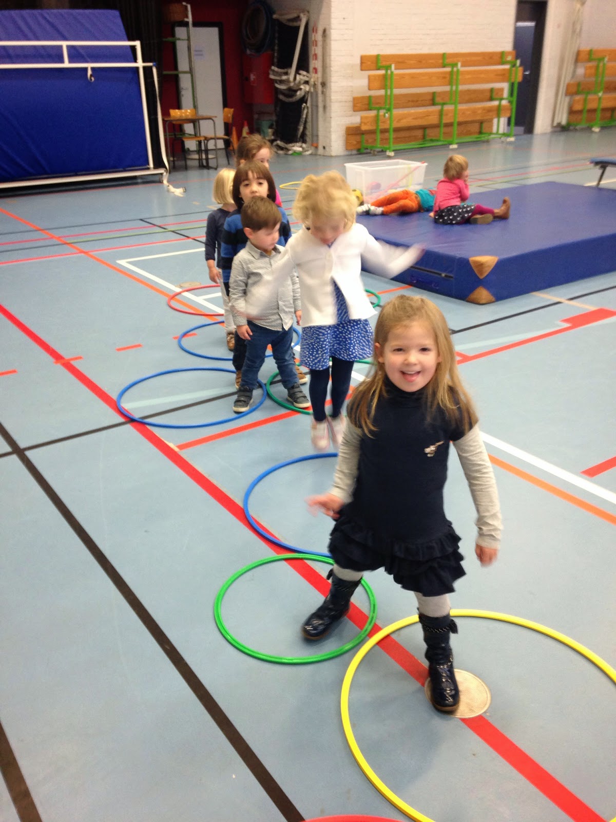kleuters van het Dambord: Turnen in Sijsele: bewegingsomloop