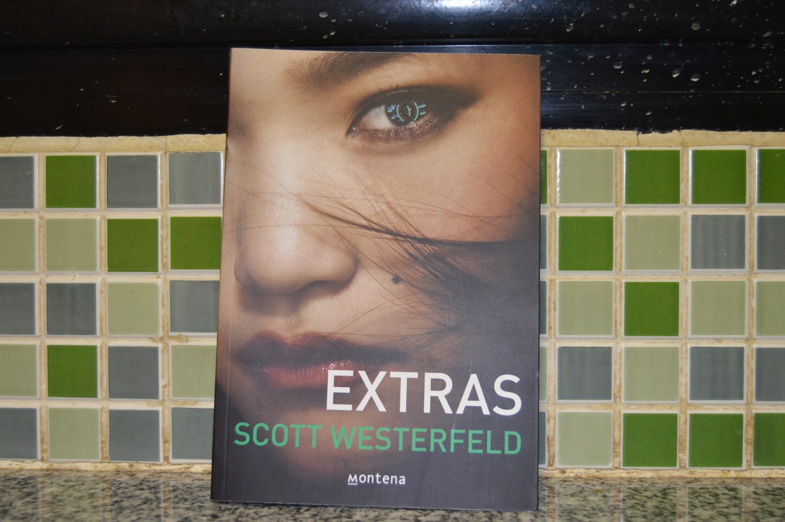 Inked Messages: Reseña: Extras - Scott Westerfeld
