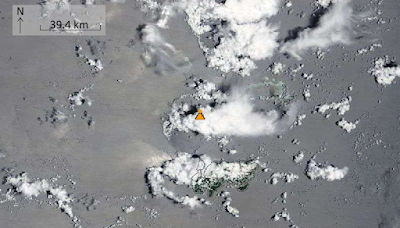 Sciency Thoughts: Eruptions on Mount Tinakula.