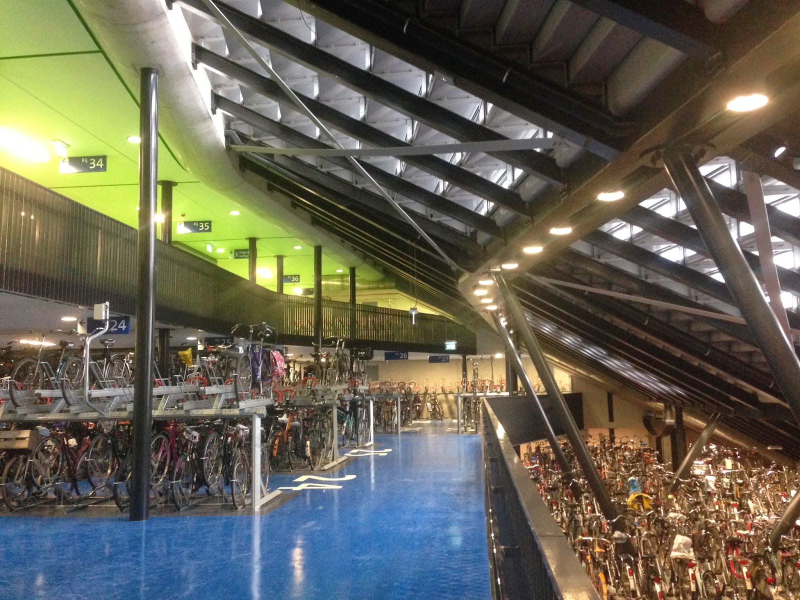 Alice in the Netherlands: Fietsenstalling Jaarbeursplein - the new huge ...