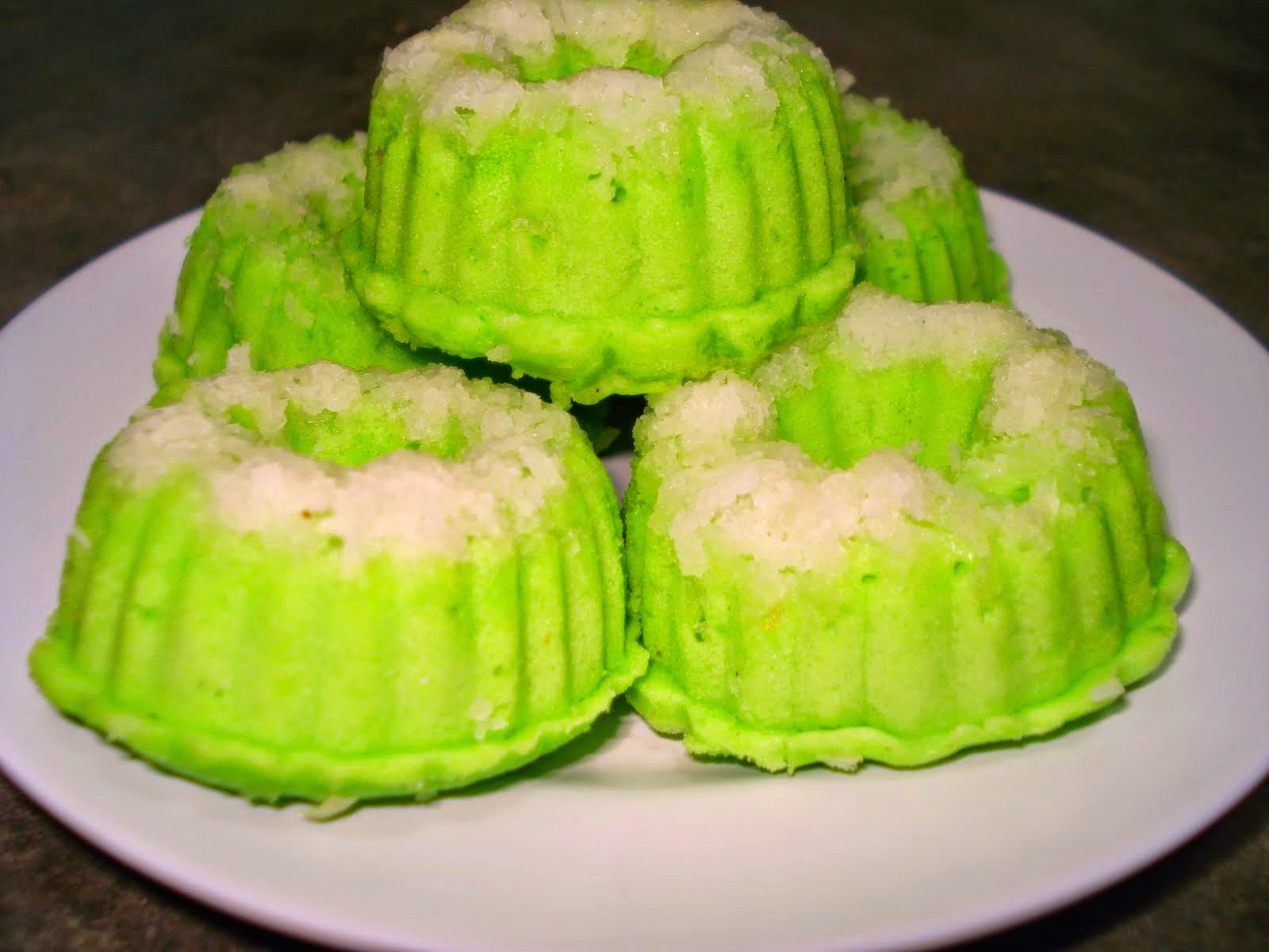 Putu, Si Kue Imut dari Indonesia | Burung Gereja Borneo