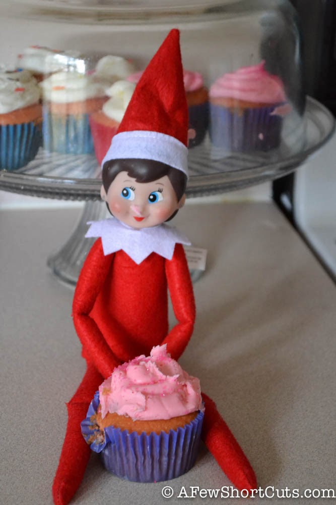 Elf on the Shelf Joins the Cupcake Craze!