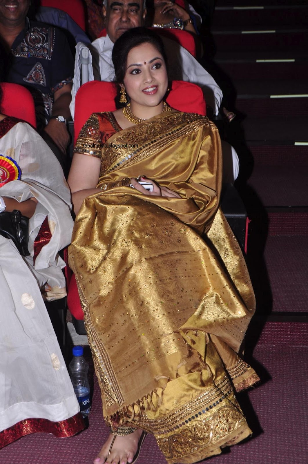 meena in saree stills | Rebalmusic