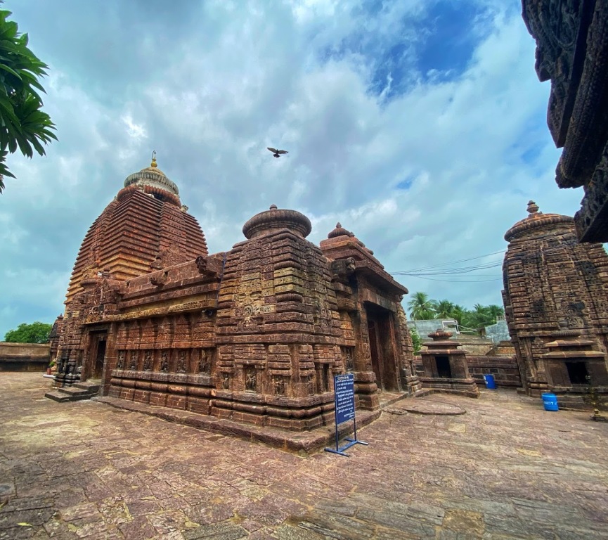 Hindu Temples of India: Mukhalingeshwara Temple, Mukhalingam – The Temple