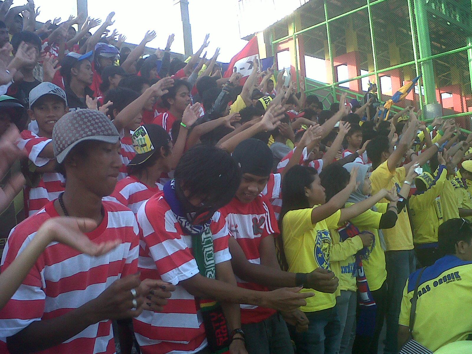 Blog Nak Kanak PROPINSI MADURA: Video Gresik United, Ultras dan K-Conk ...
