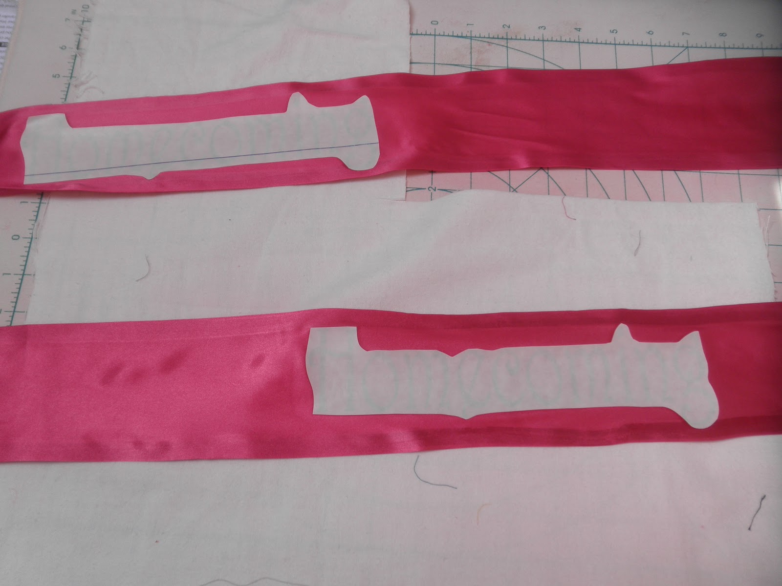 Sew Divertimento: Homecoming Court Sashes ~ Tutorial