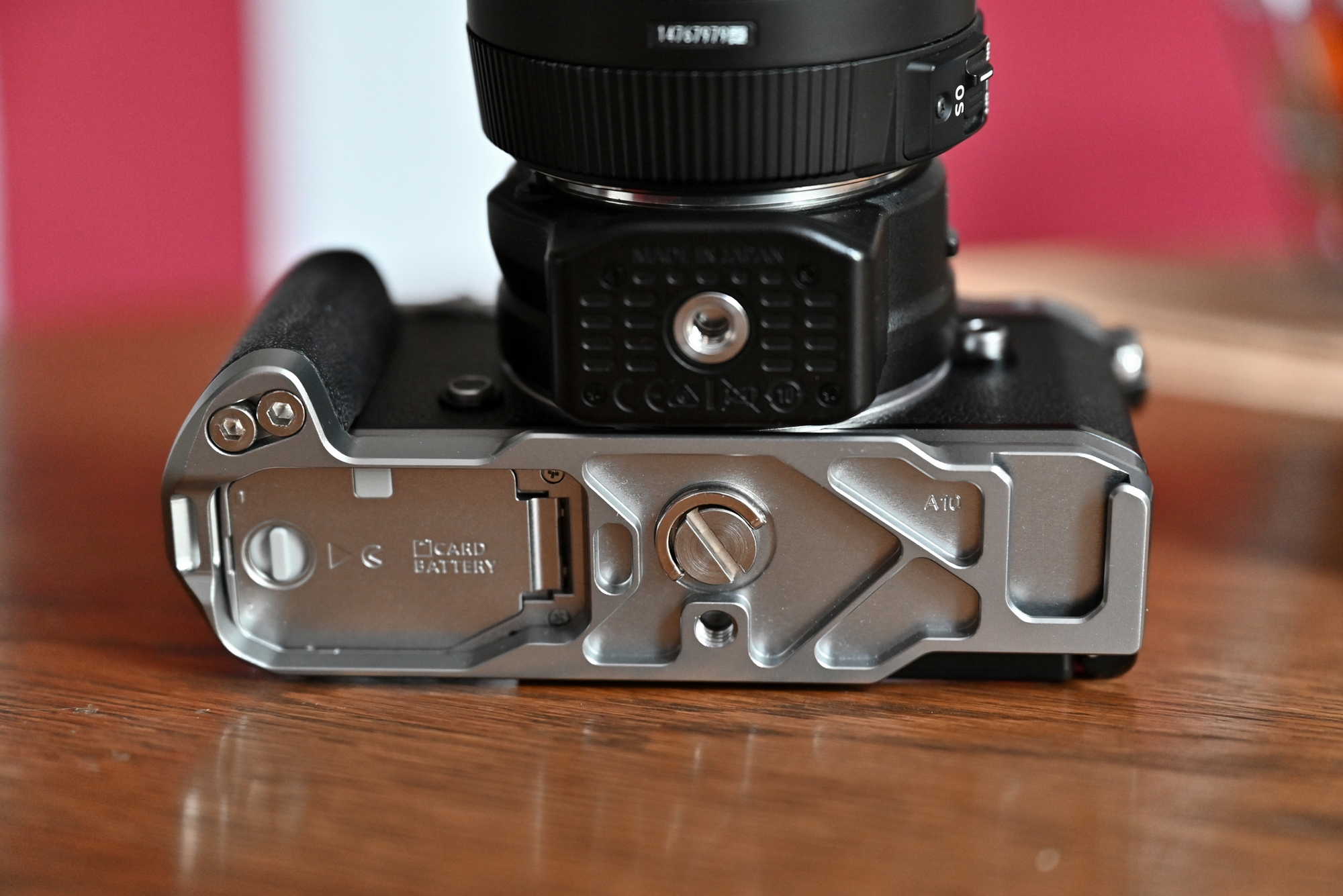 Griffe für Nikon Z fc, SmallRig L-Shape Grip und JJC HG-ZFC.