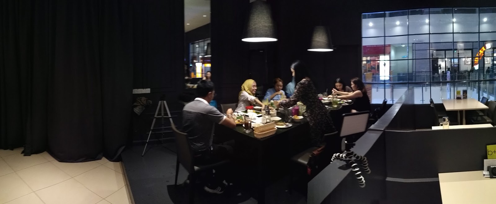 Thirteen Persona: ROW SIX Food Review!