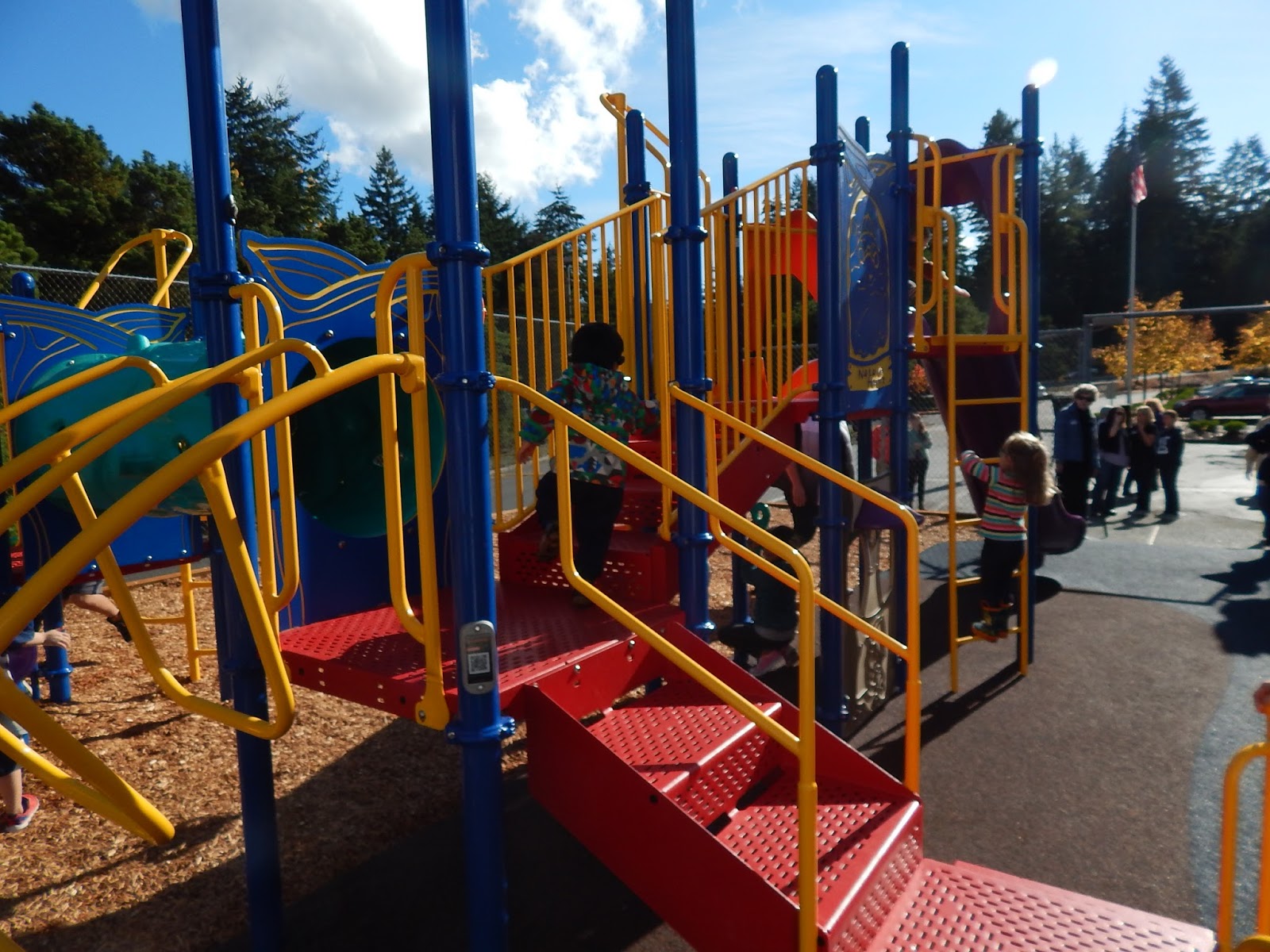 Shoreline Area News: NW School dedicates new playground