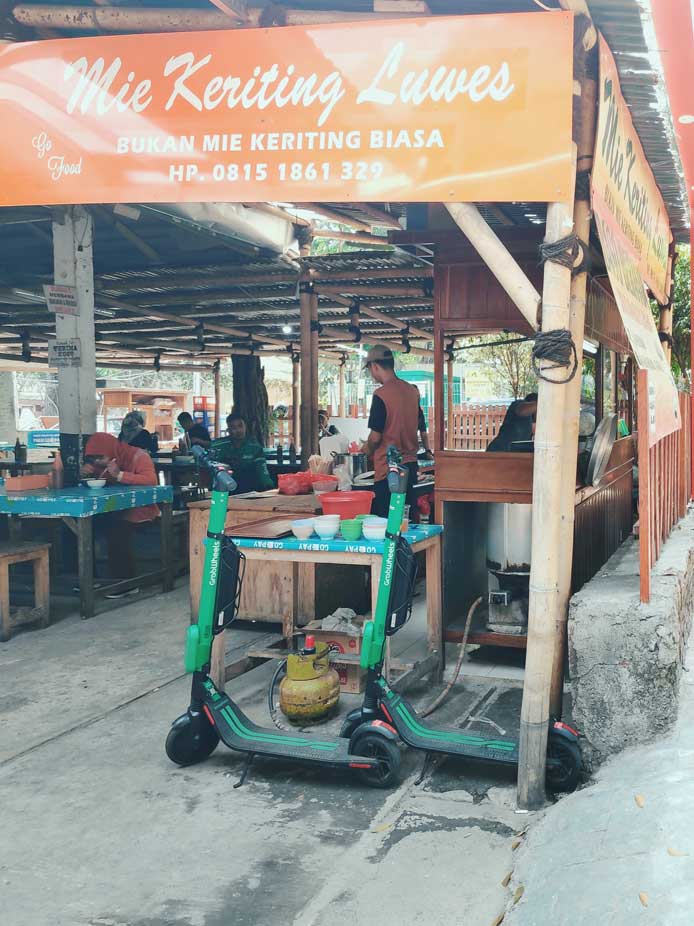 Serunya Naik Skuter Listrik Grab Wheels Dari Benhil ke Menteng ...