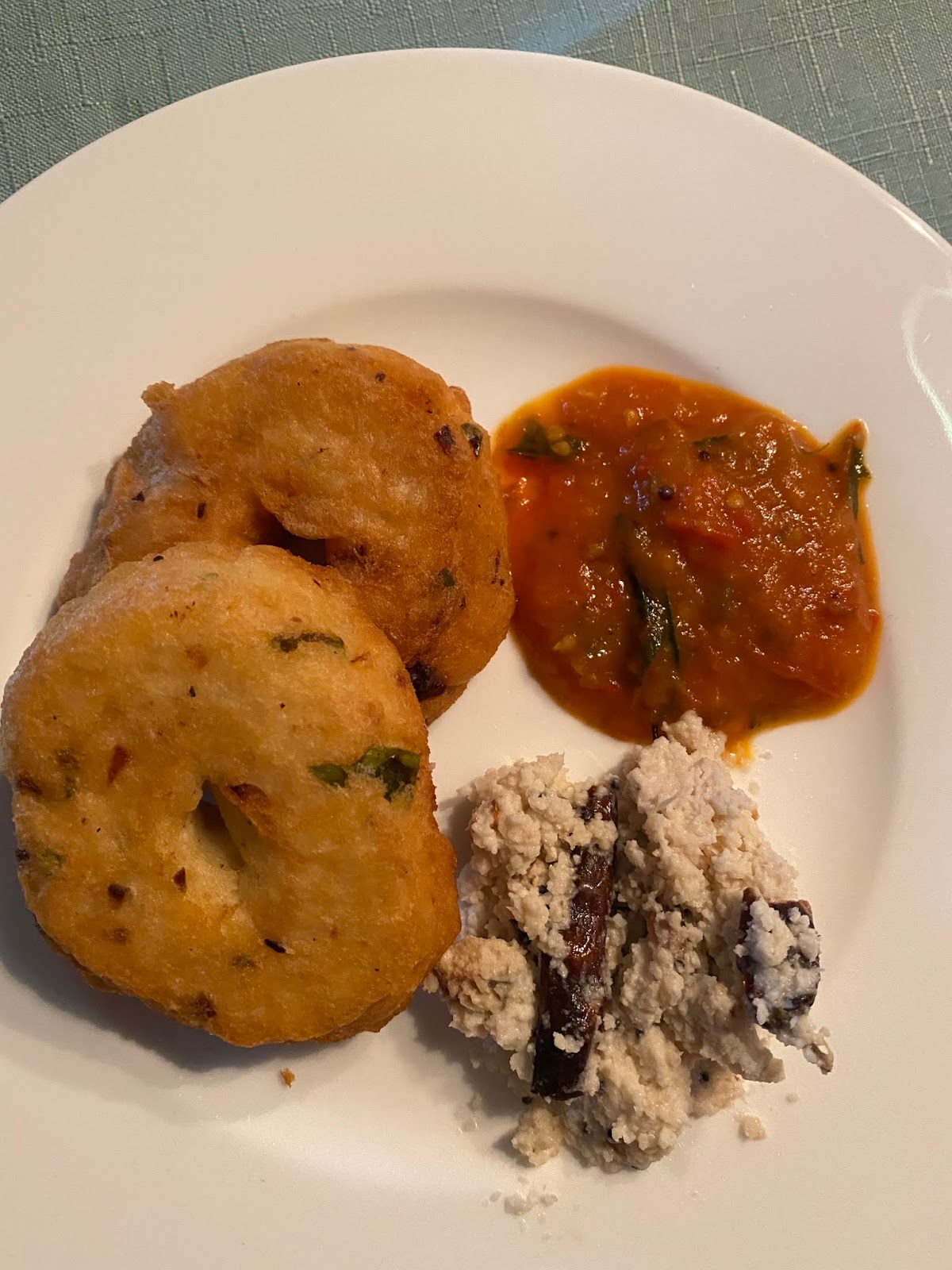 Cheenachatti: Easy Uzhunnu/Methu Vada with Tomato Chutney #coronatime