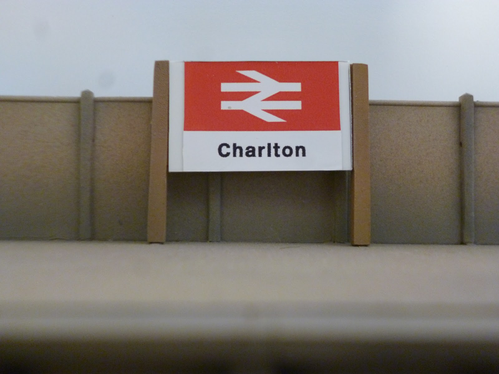 Choppers Railway: Watergate Halt: Some Charlton detailing: a Yard lamp ...