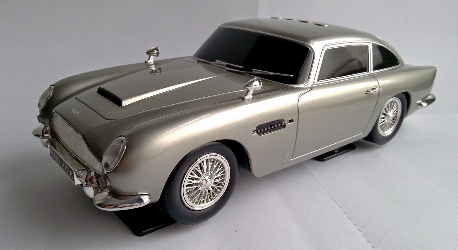 The 007 Badge Story: Toy State (Secret Agent): Skyfall - Aston Martin DB5