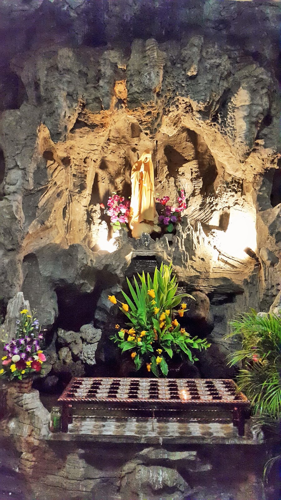 Gua Maria Gereja Katolik Stasi St. Polikarpus, Grogol, Jakarta Barat ...